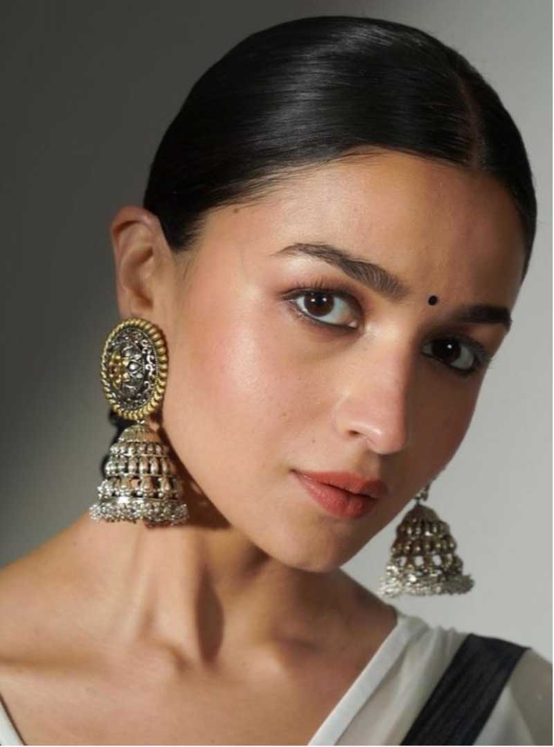 How to Style Earrings with Traditional Indian Outfits