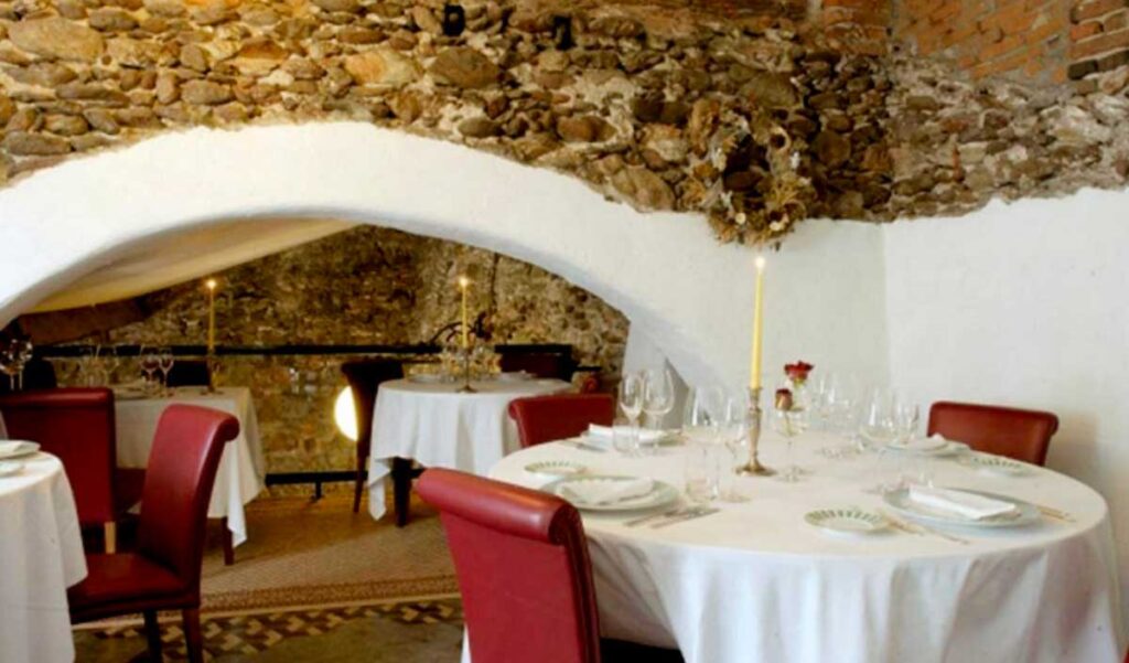 Top 10 Unusual Restaurants in Italy in Unconventional Locations