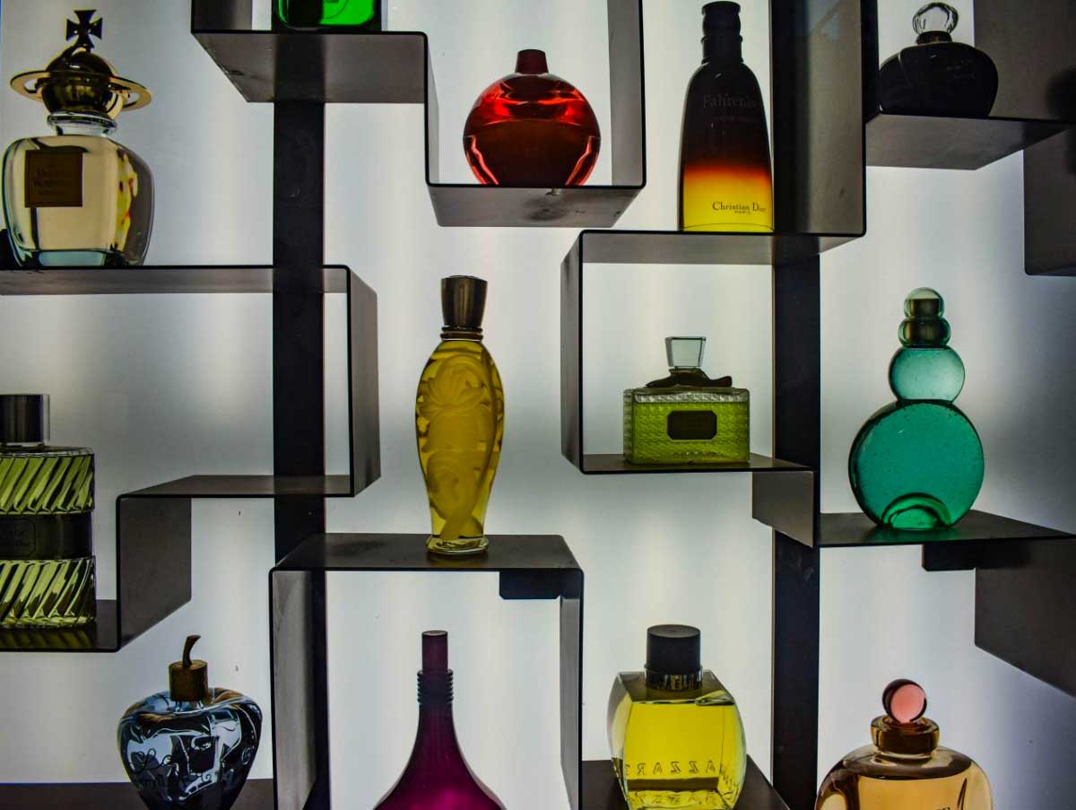 Unlocking Elegance: A Guide to Selecting the Ideal Perfume Bottle and ...